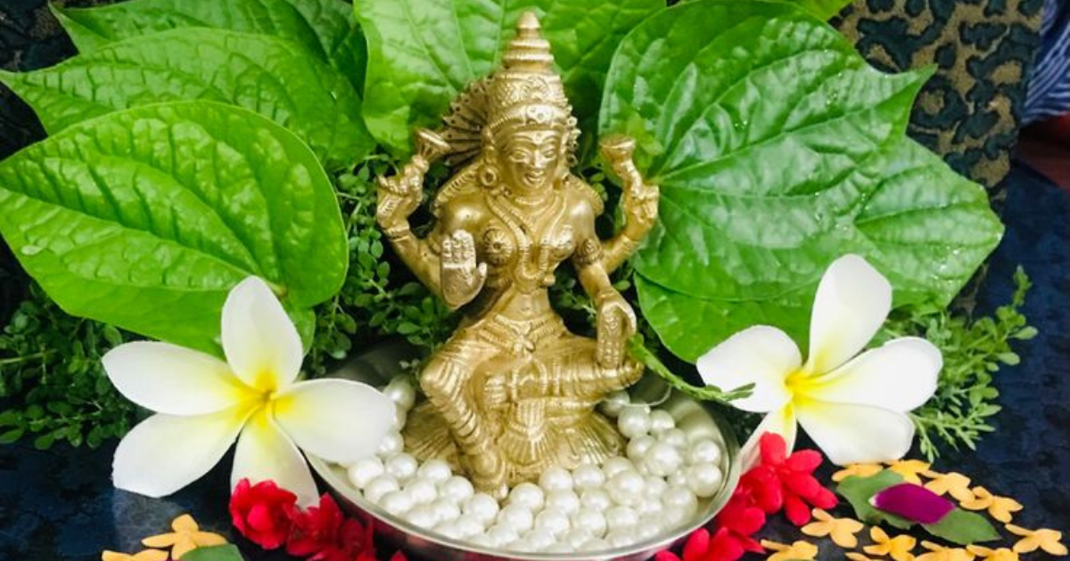 The Blooms of Prosperity: Goddess Lakshmi's Favorite Flowers ...